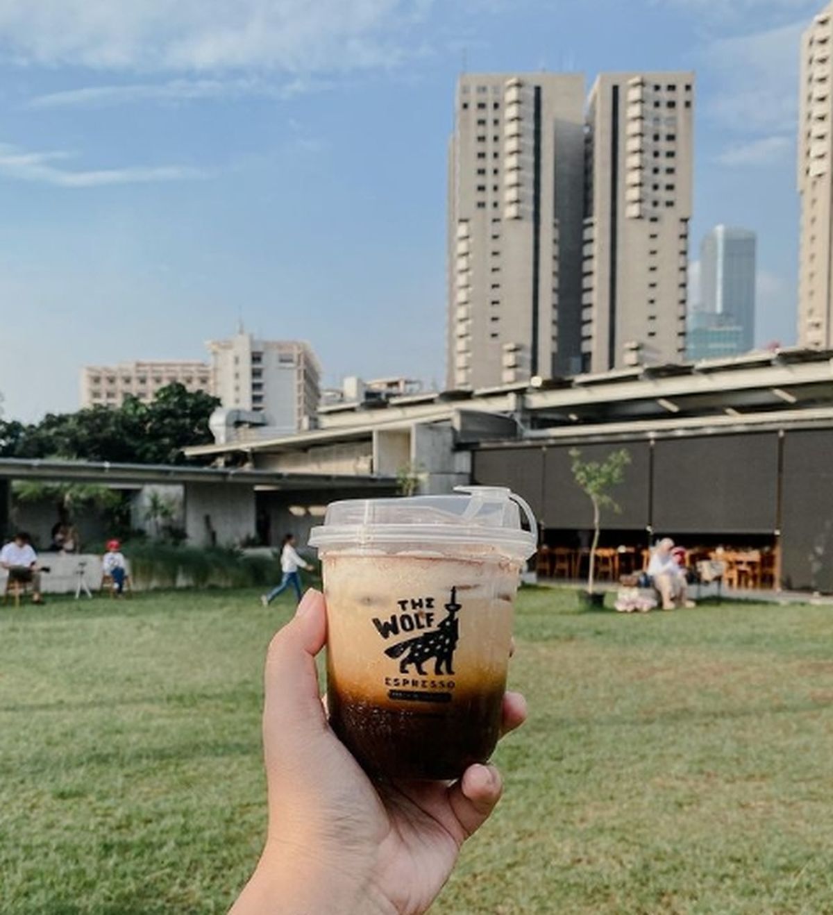 Rekomendasi Cafe pilihan untuk tempat nongkrong di sekitar GBK!